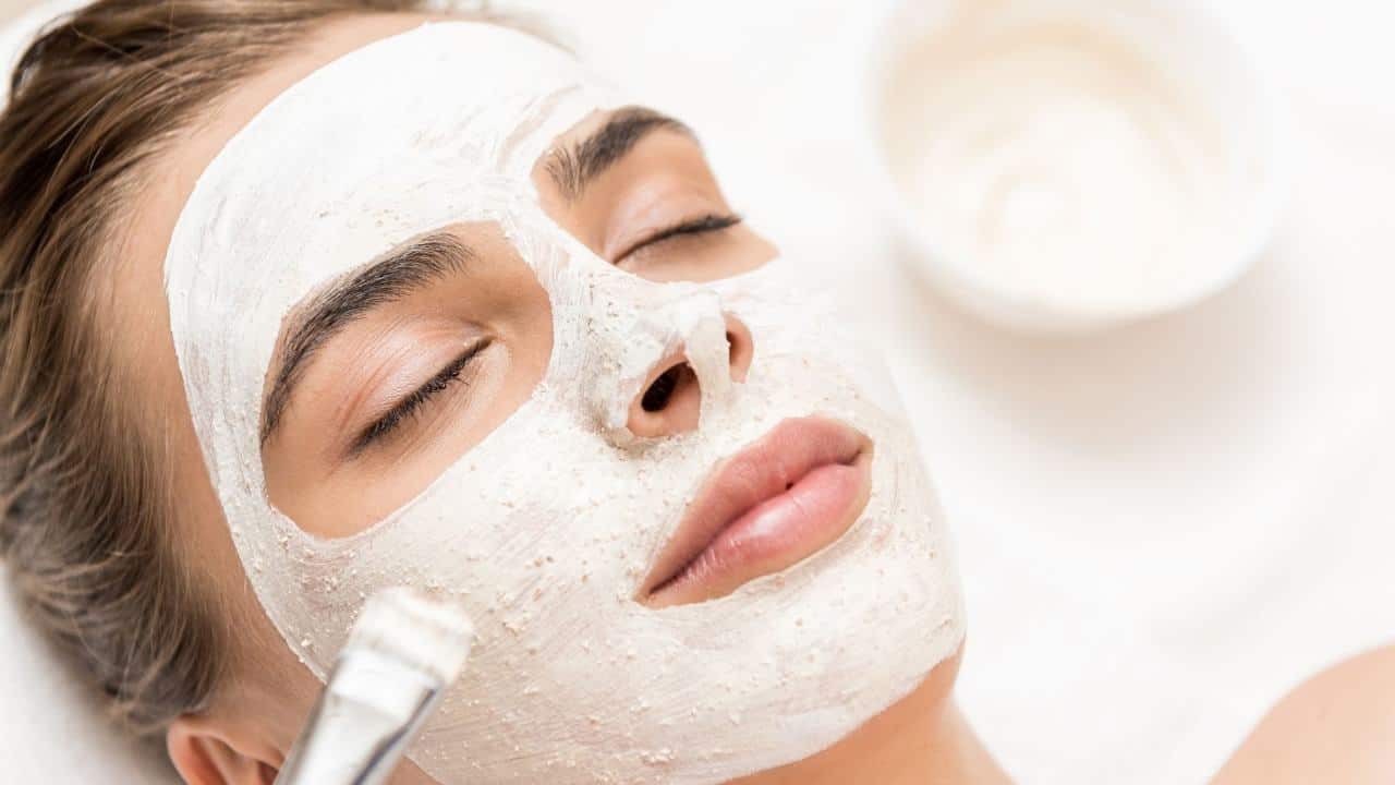 15 Cara Perawatan Wajah Sehari-hari yang Dilakukan Rutin