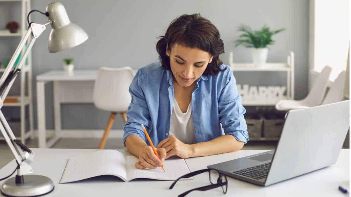 Pengertian eLearning: Manfaat, Rekomendasi, dan Contohnya